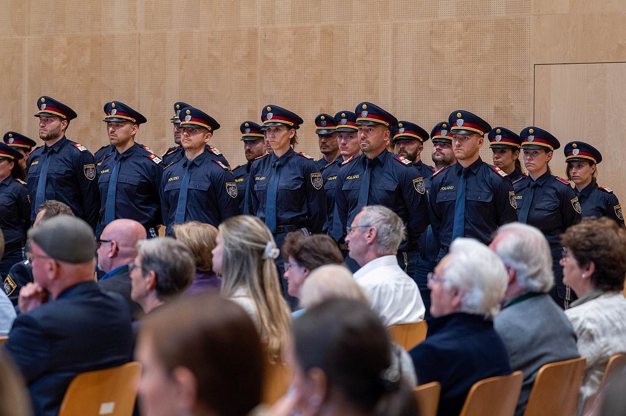 Neueröffnung der Polizeiinspektion Feldkirchen und Ausbildungsfeier in ...